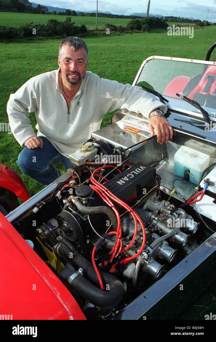 JIM THOMPSON WITH HIS LOTUS 7 KIT CAR SEPTEMBER 1997 MOTOR Stock Photo ...