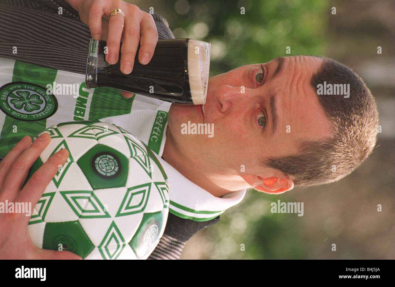 Stephen Tompkinson British actor March 1998 Stock Photo - Alamy