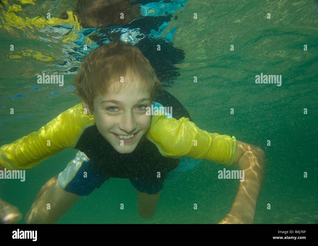 young boy swim swimming underwater Stock Photo - Alamy