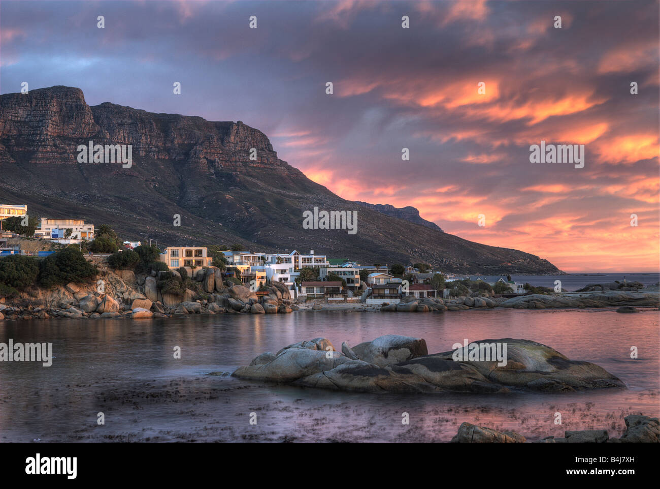 Over camps bay hi-res stock photography and images - Alamy
