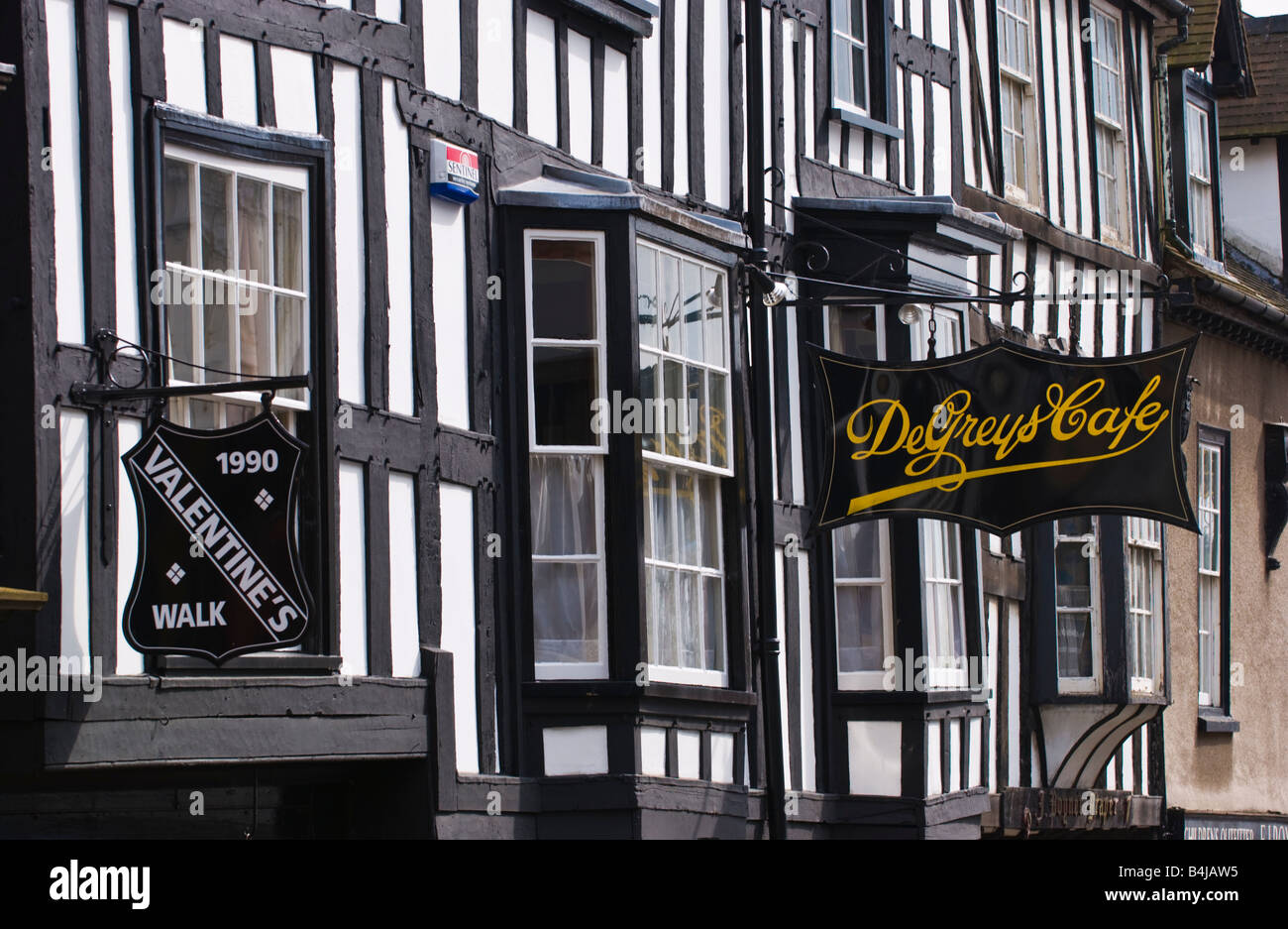 Cafe timber framed architecture hi-res stock photography and images - Alamy