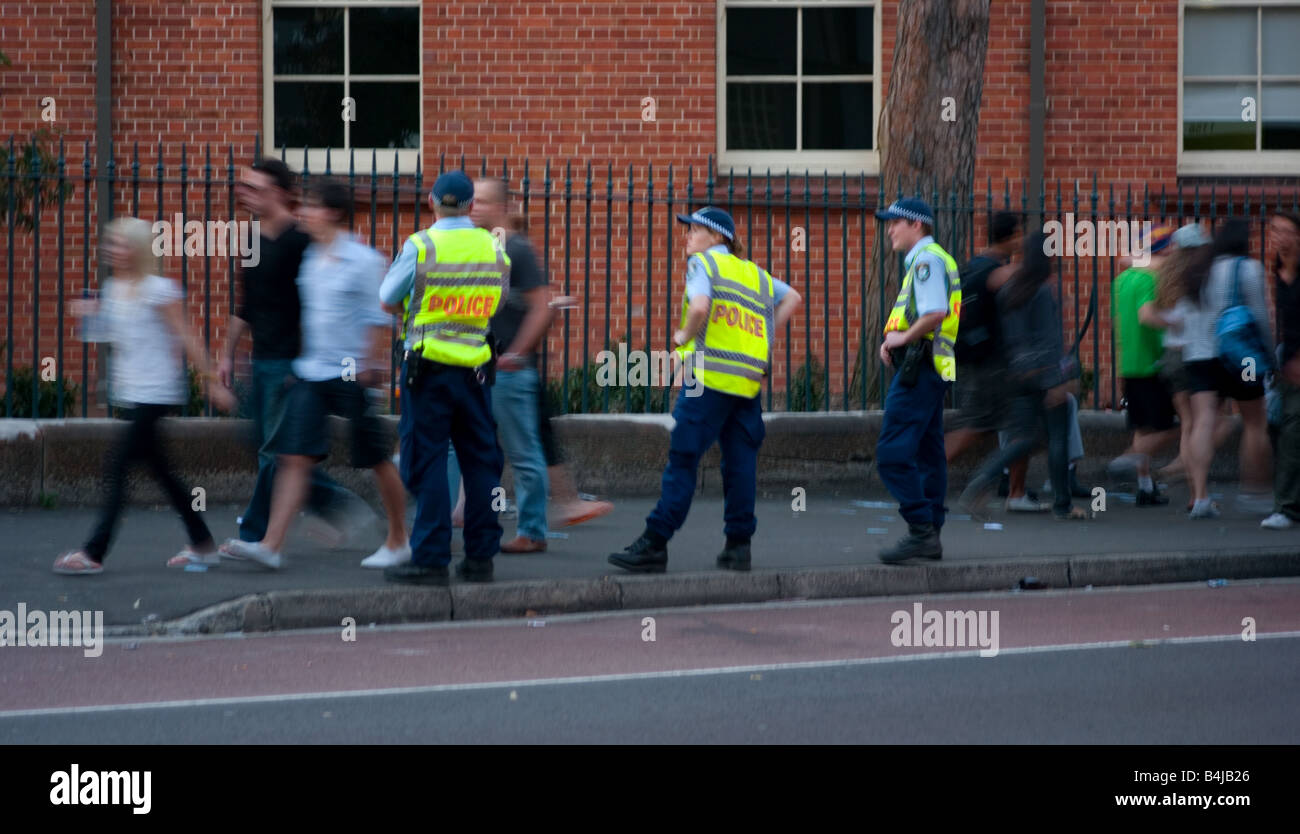 Cops outside hi-res stock photography and images - Alamy