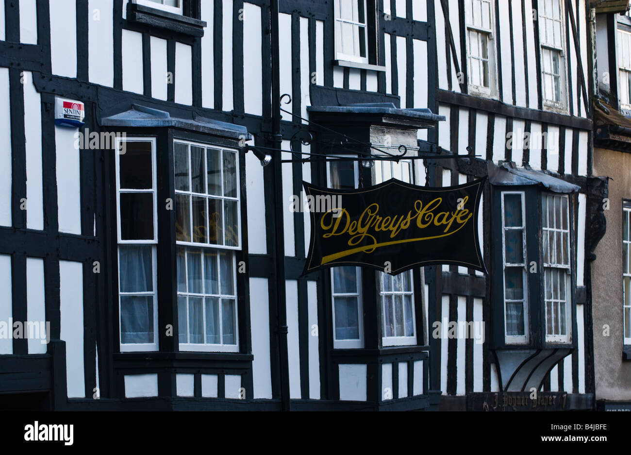 Cafe timber framed architecture hi-res stock photography and images - Alamy