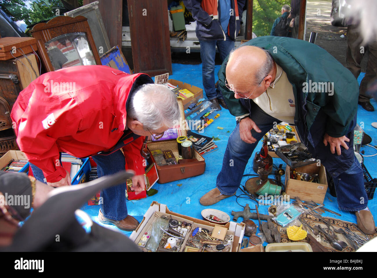 Price haggling hi-res stock photography and images - Alamy