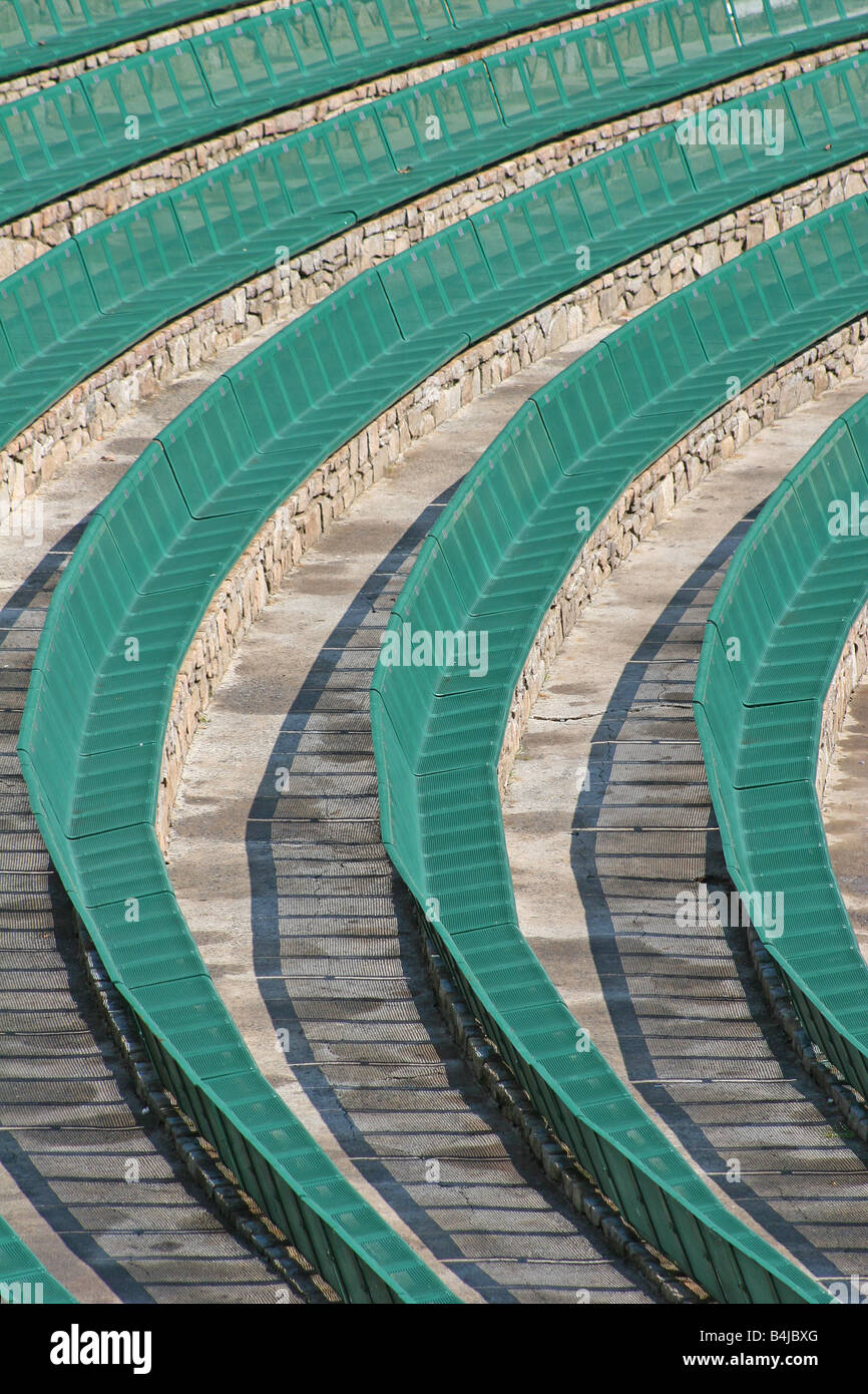 Circular green benches in outdoor concert venue Stock Photo - Alamy