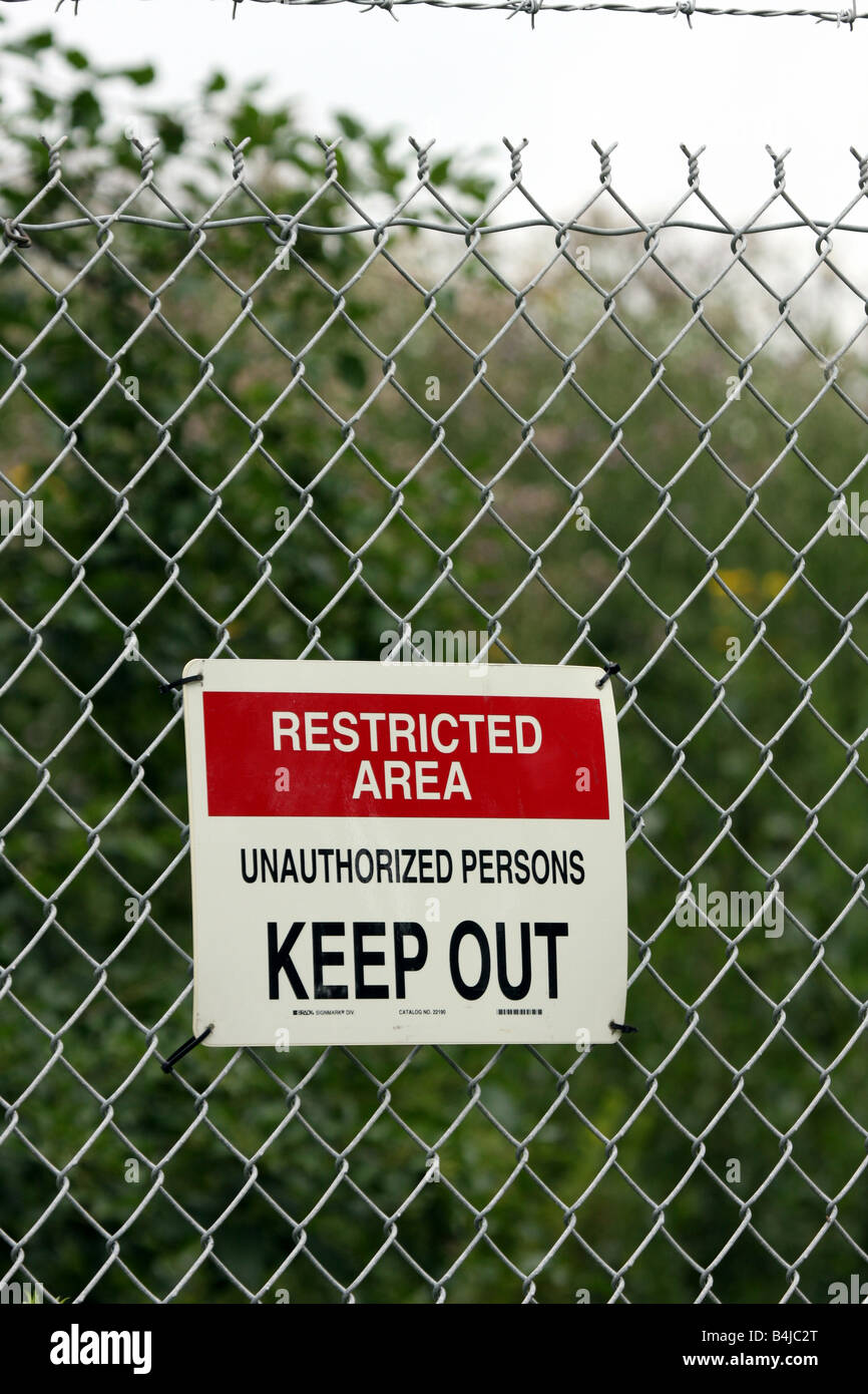 No entry unauthorized persons sign hi-res stock photography and images ...