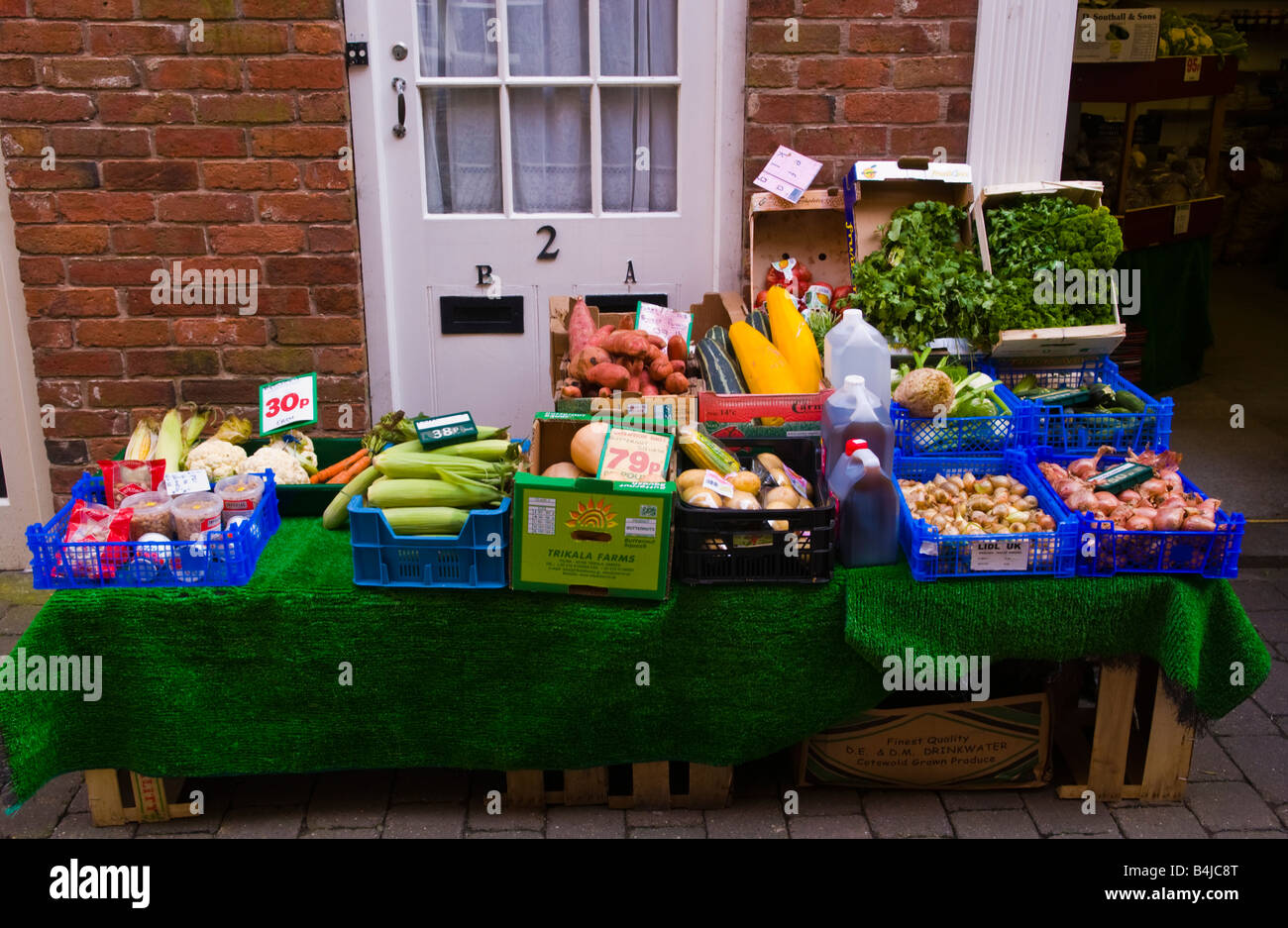 Fruit vegetable shop front outside hi-res stock photography and images ...