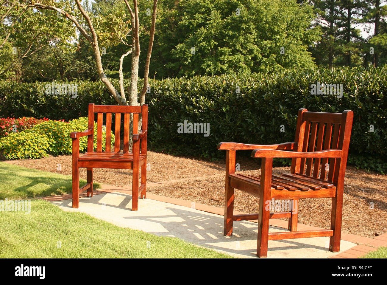 Empty chairs in a park hi-res stock photography and images - Alamy