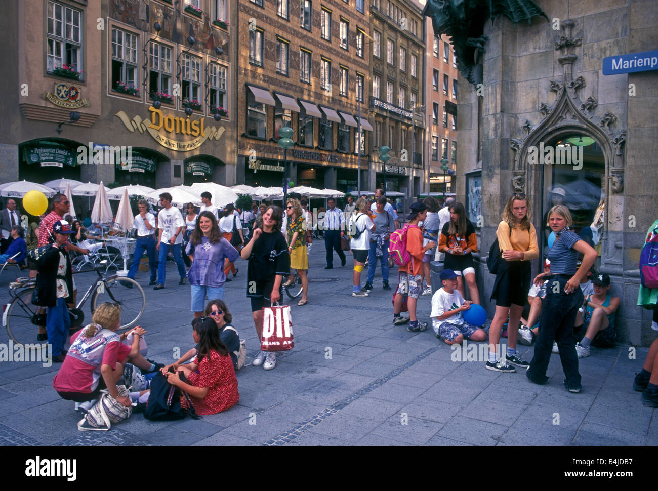 German students, schoolboys, schoolgirls, boys and girls, student field ...
