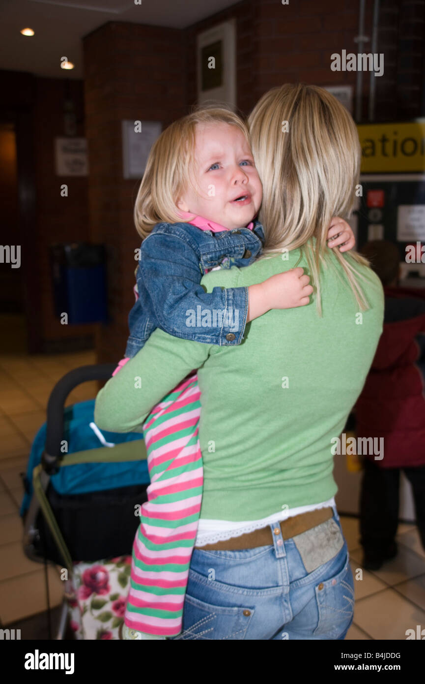 Little Girl Having A Tantrum In A Shopping Centre Stock Photo Alamy little-girl-having-a-tantrum-in-a-shopping-centre-stock-photo-alamy