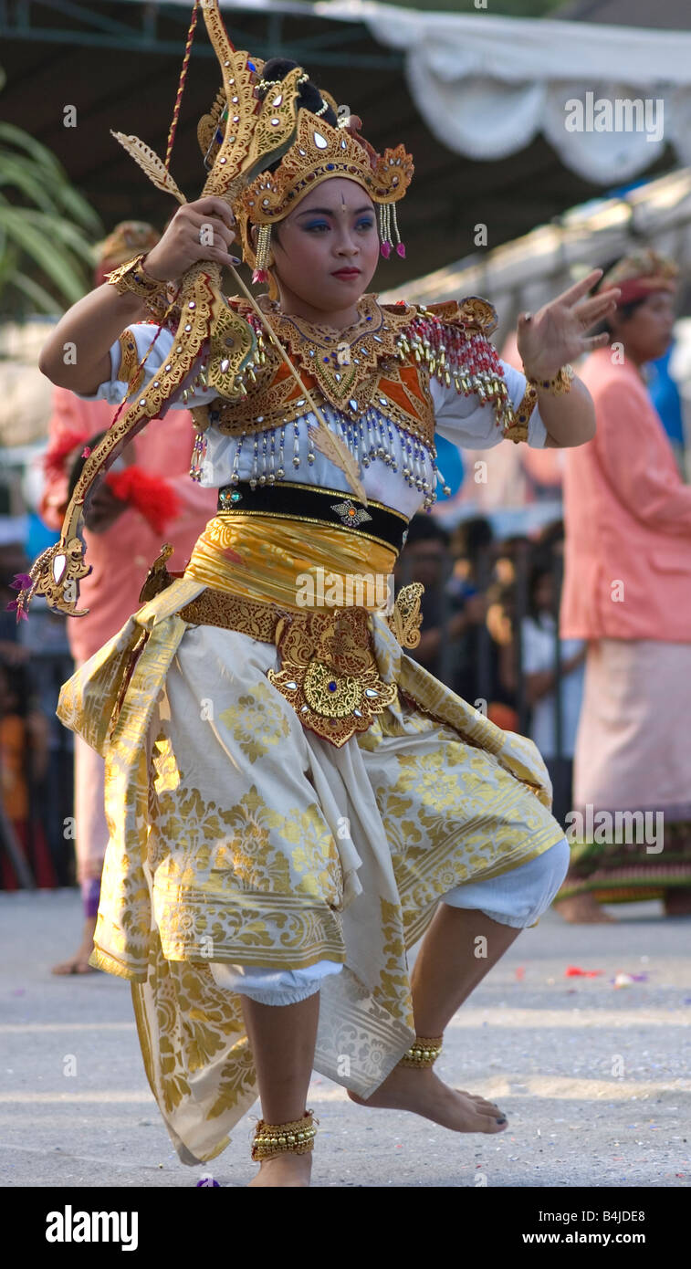 Girl doing Traditional Balinese Dance Stock Photo - Alamy