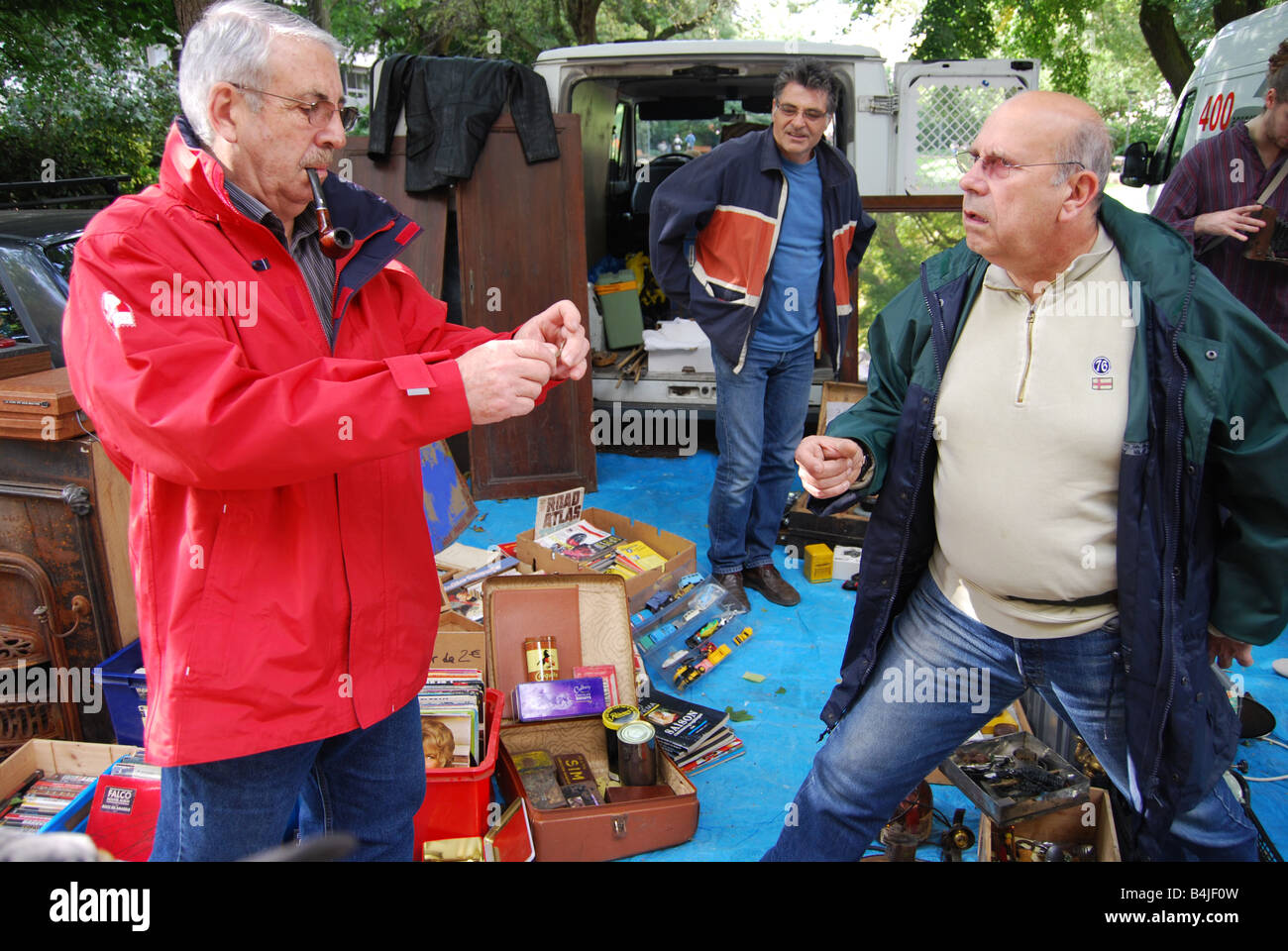 Haggling price hi-res stock photography and images - Alamy