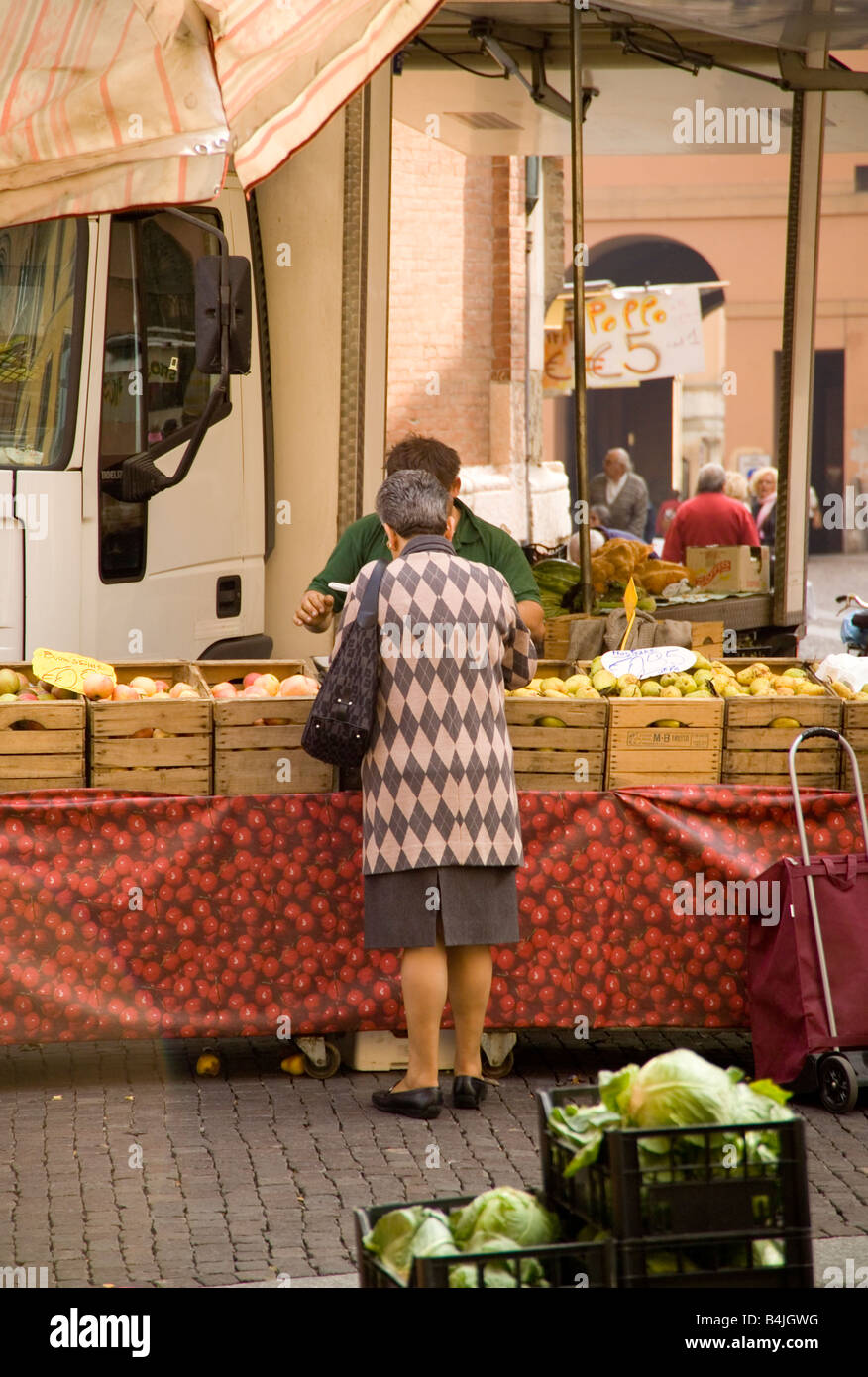 city market peddler and customer Stock Photo - Alamy