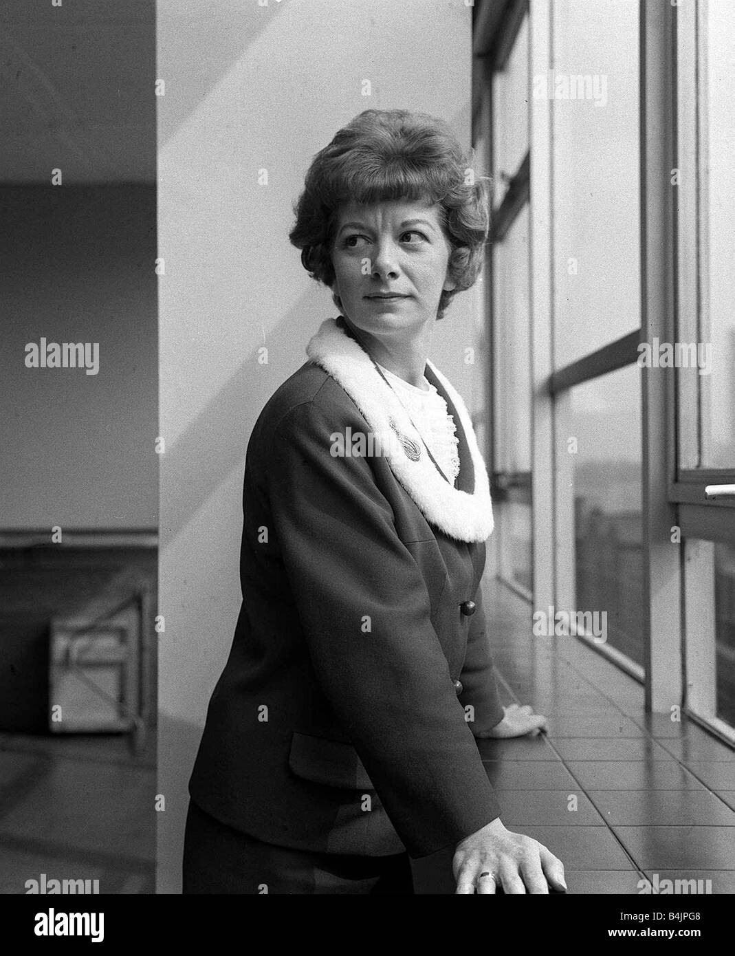Actress Jean Alexander who plays Hilda Ogden in the Series Coronation ...