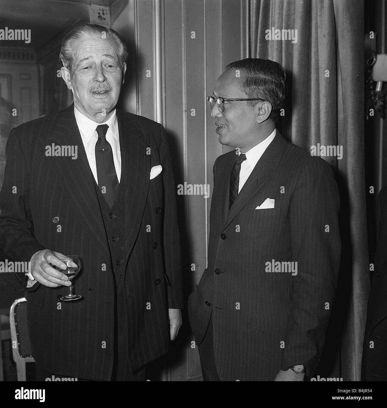 Conservative prime minister harold macmillan hi-res stock photography ...