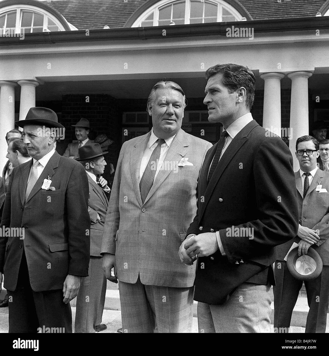 Daily Mirror Editor Lee Howard Sept 1962 with Film actor Hugh O Brien ...
