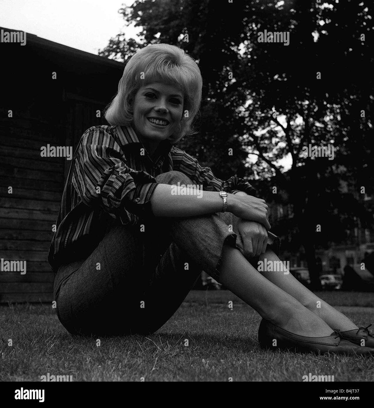 Actress wendy richard hi-res stock photography and images - Alamy