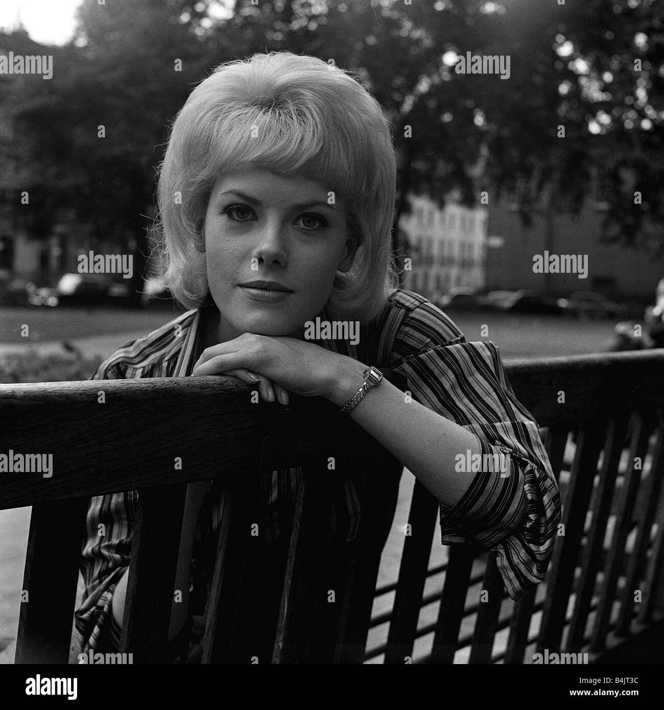 Actress wendy richard hi-res stock photography and images - Alamy