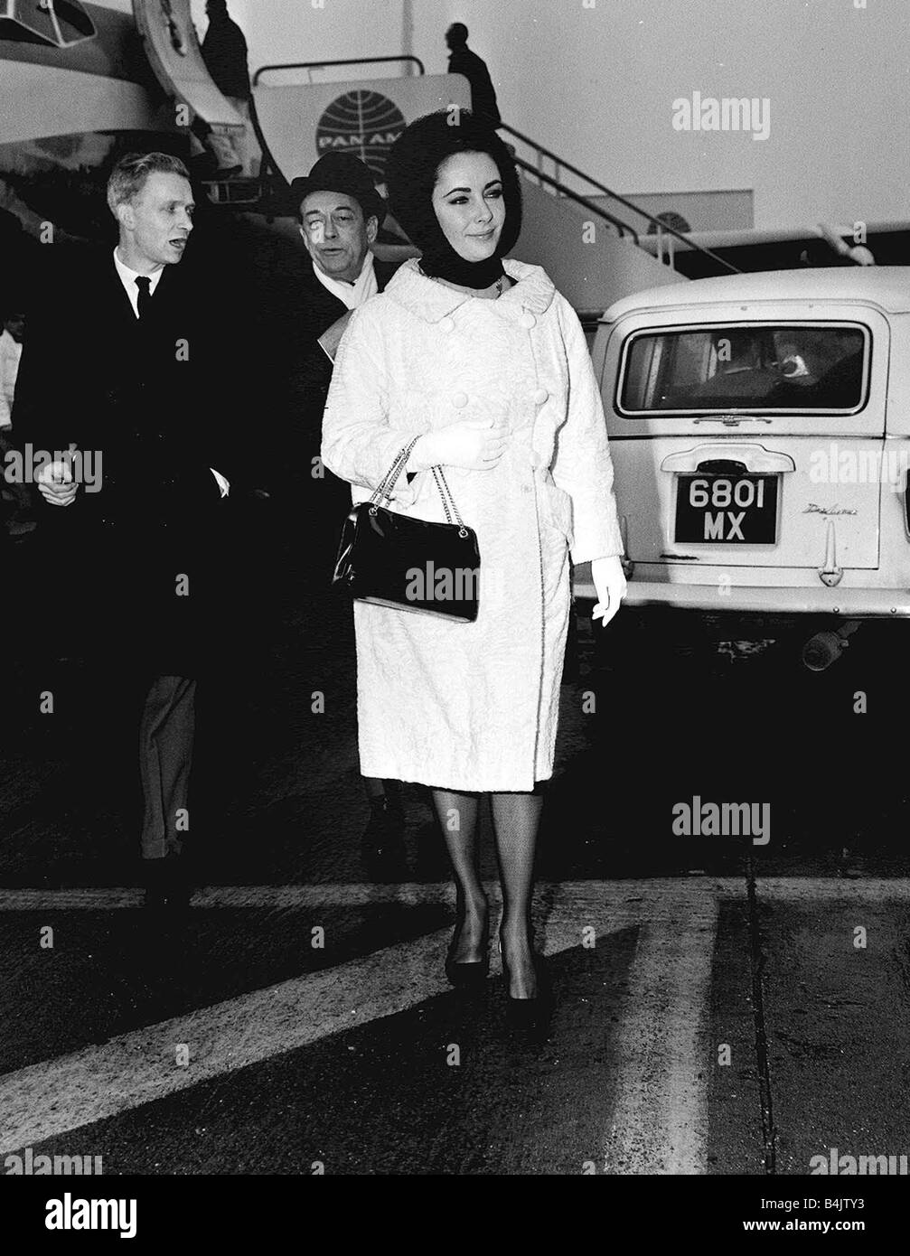 Fur coat elizabeth taylor hi-res stock photography and images - Alamy