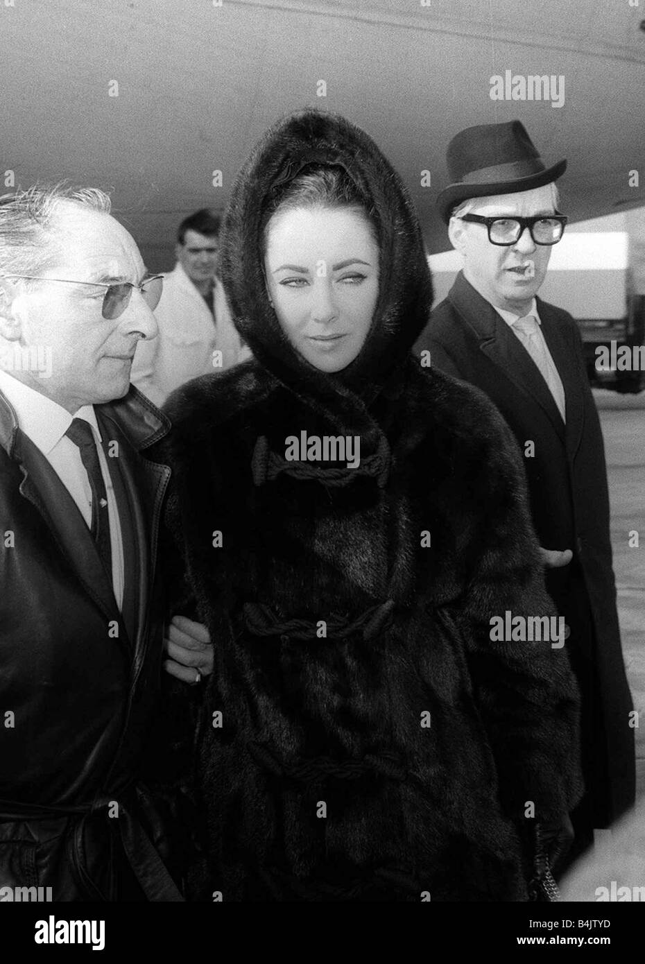 Fur coat elizabeth taylor hi-res stock photography and images - Alamy