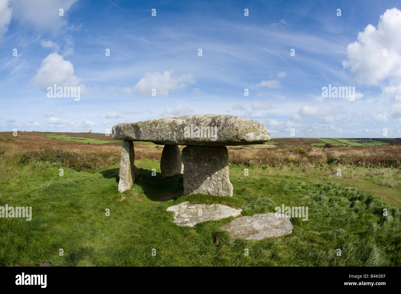 Lanyon Quoit, remains of a Neolithic burial chamber, in Cornwall Stock ...