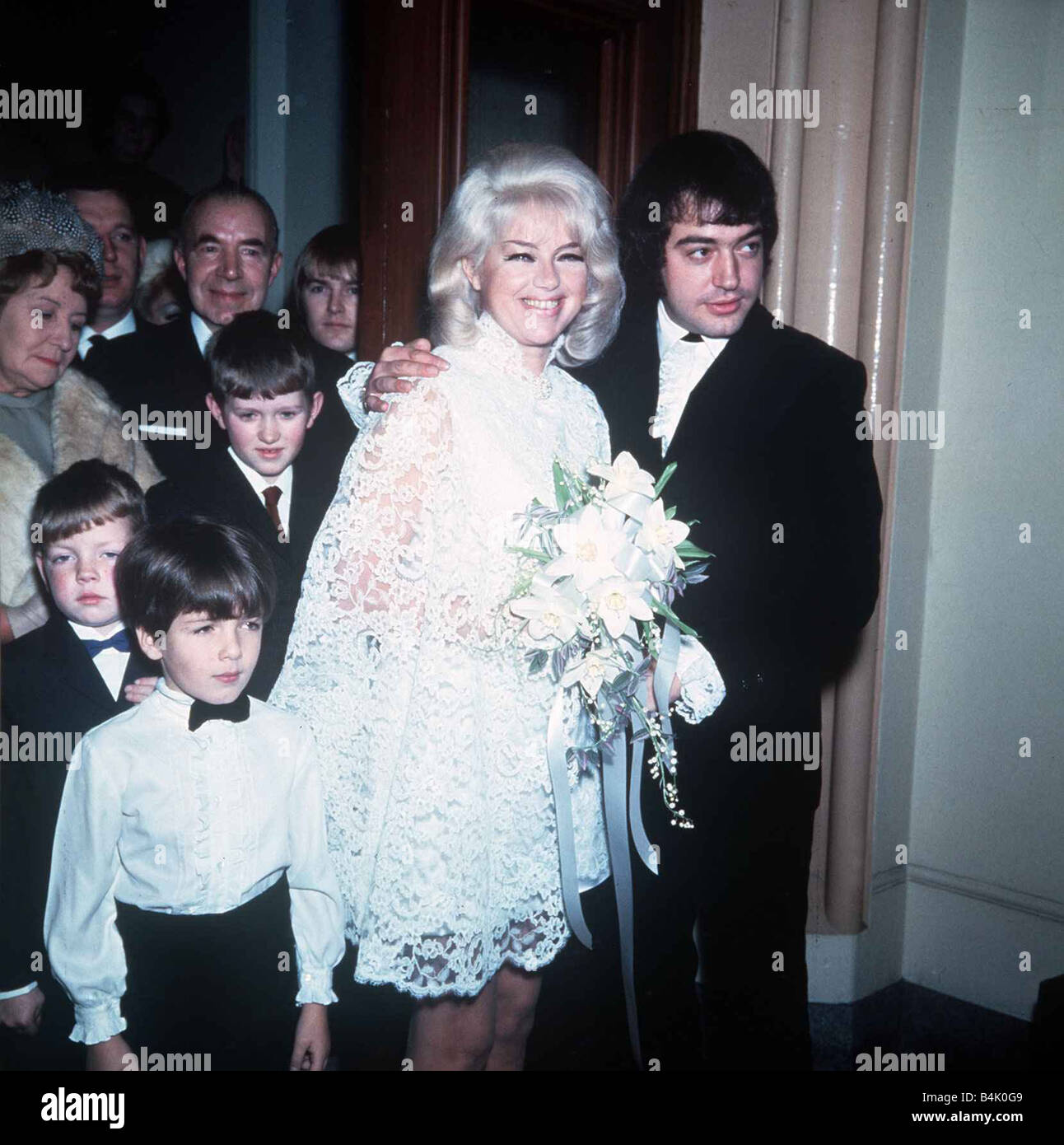 Diana Dors actress and Alan Lake emerge from Caxto Hall registry office ...