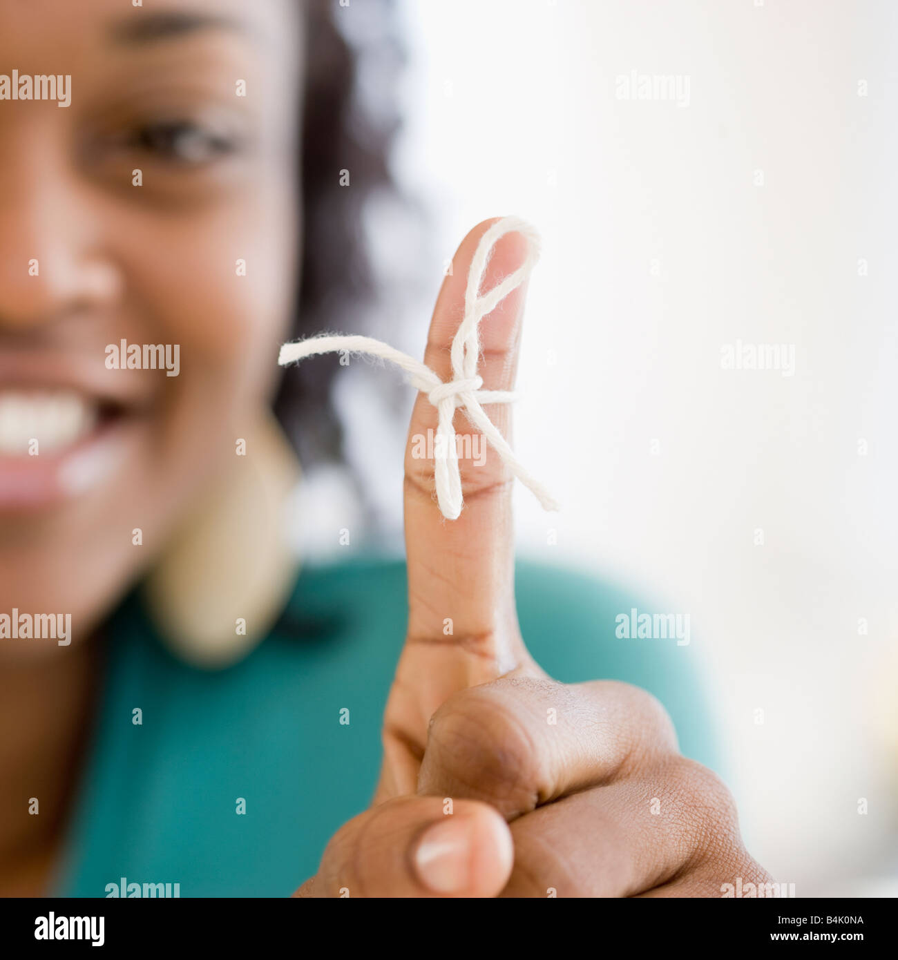 String tied around woman finger hi-res stock photography and images - Alamy