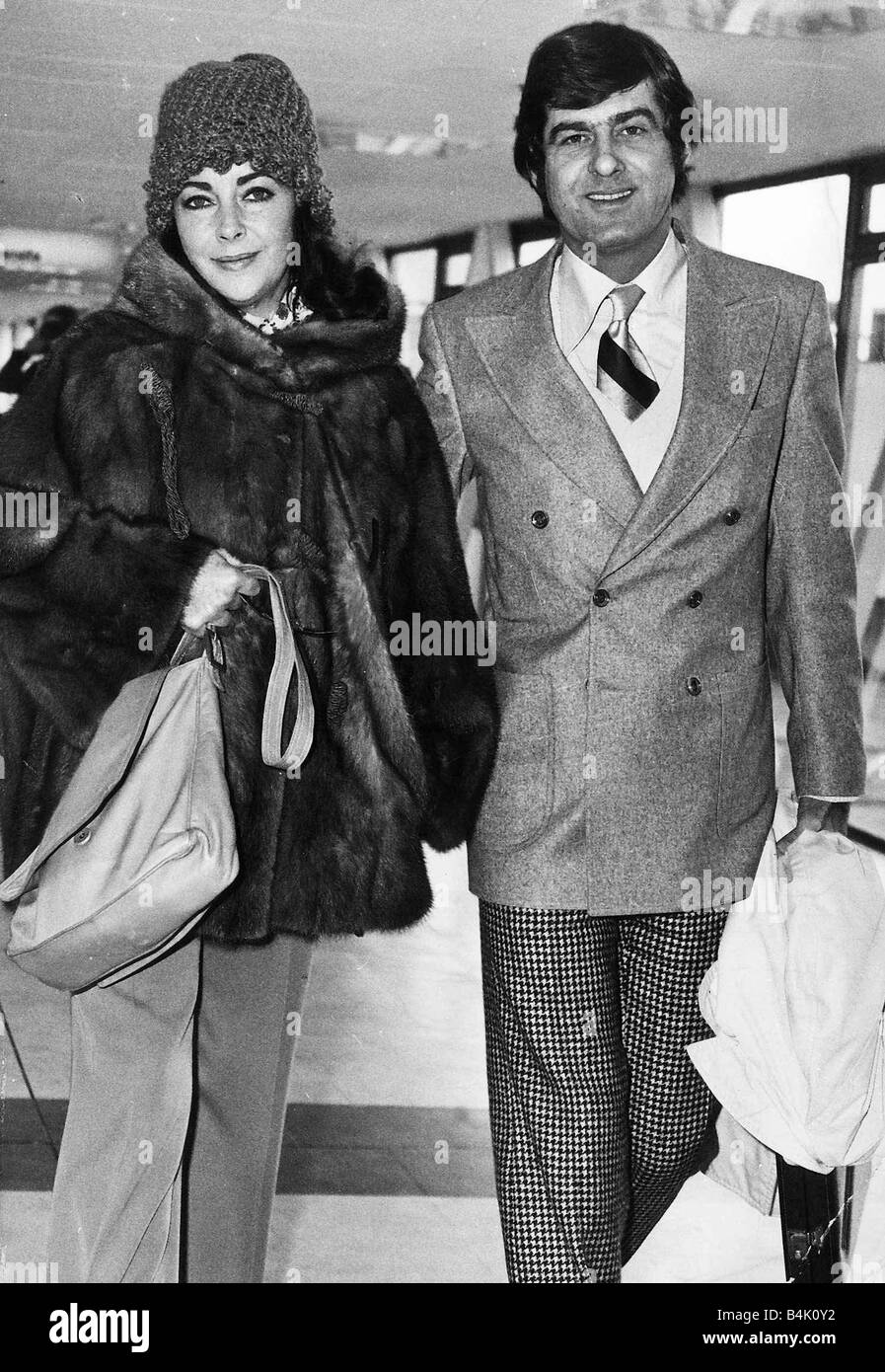 Elizabeth Taylor with boyfriend Henry Wynberg at Heathrow about to ...