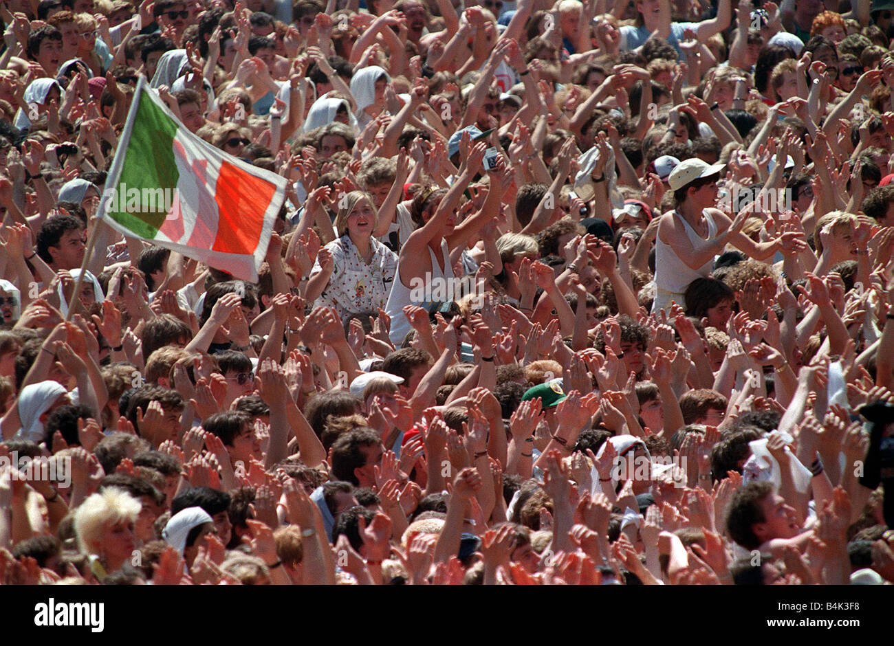 Crowds at the Live Aid Concert at Wembley 1985 Stock Photo - Alamy