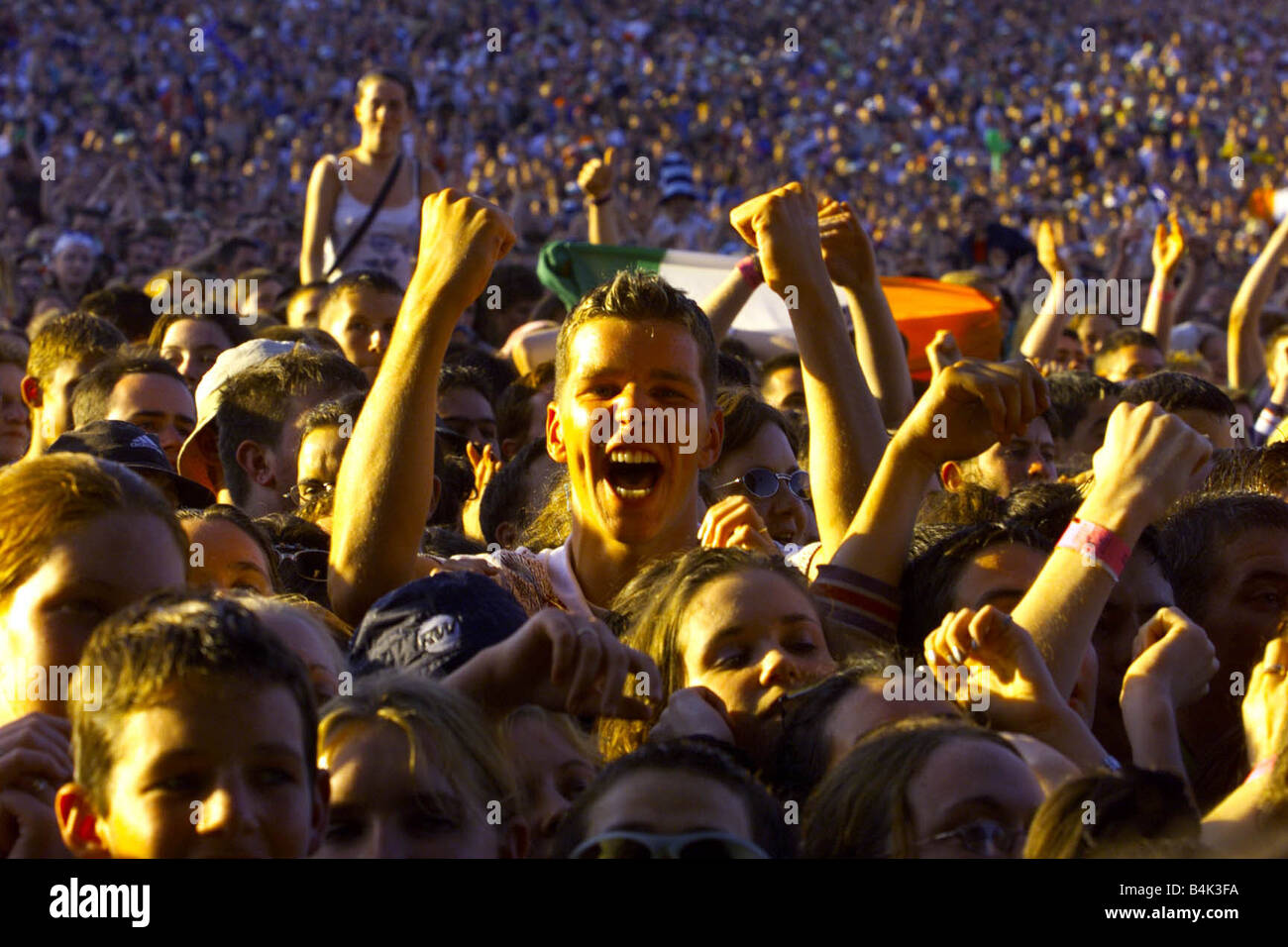 Robbie Williams In Concert At Slane Castle Ireland Aug 1999 ...