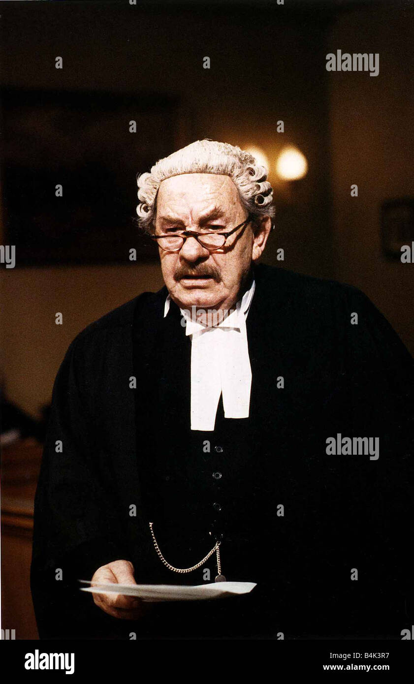 Leo mckern rumpole hi-res stock photography and images - Alamy