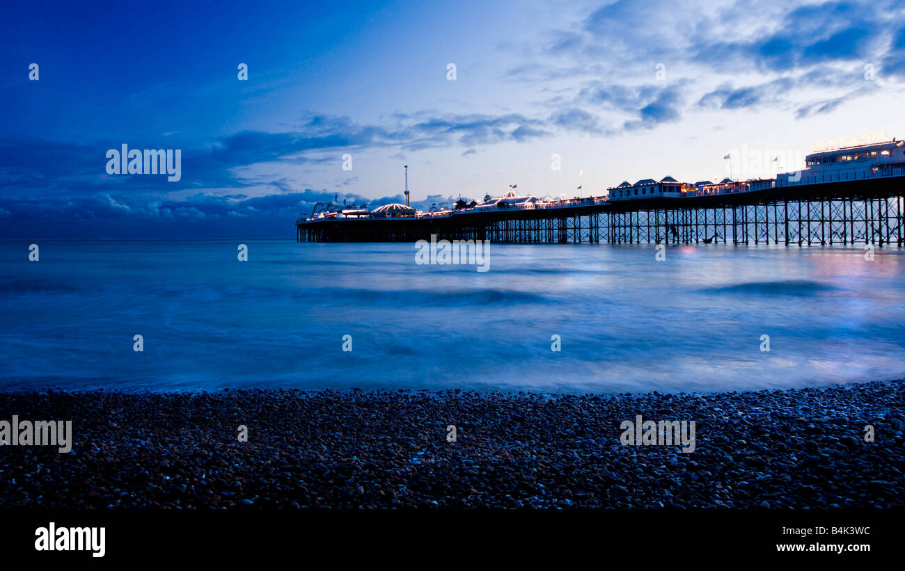Brighton pier and coastline at night Stock Photo - Alamy