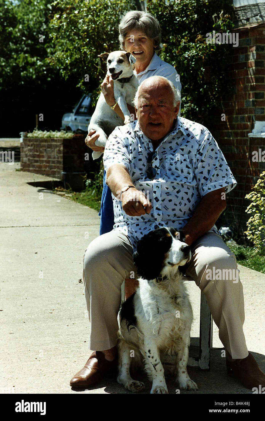 Bob Todd comedian and actor with his wife November 1989 dbase Stock ...