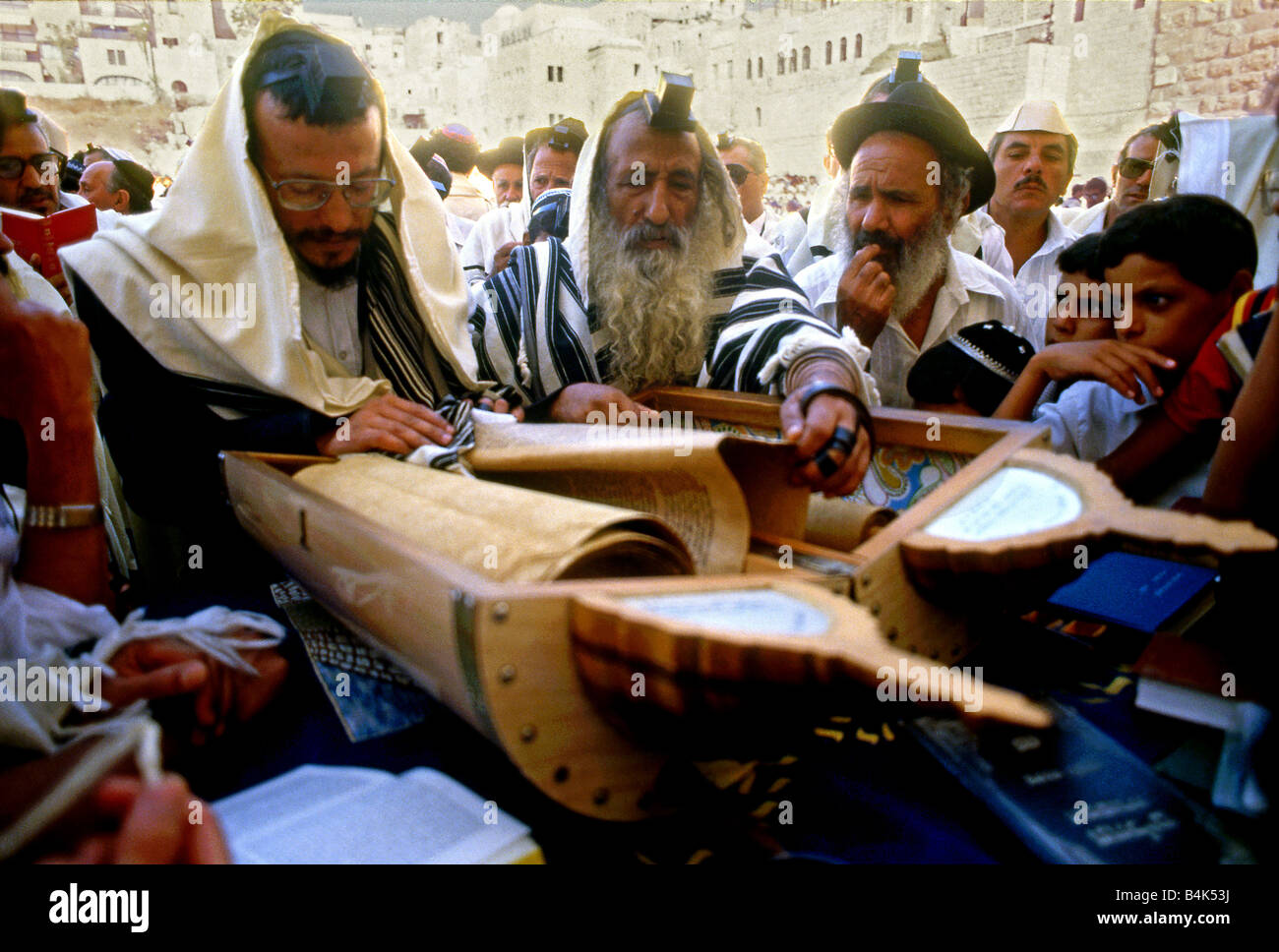 Reading the Torah Stock Photo - Alamy