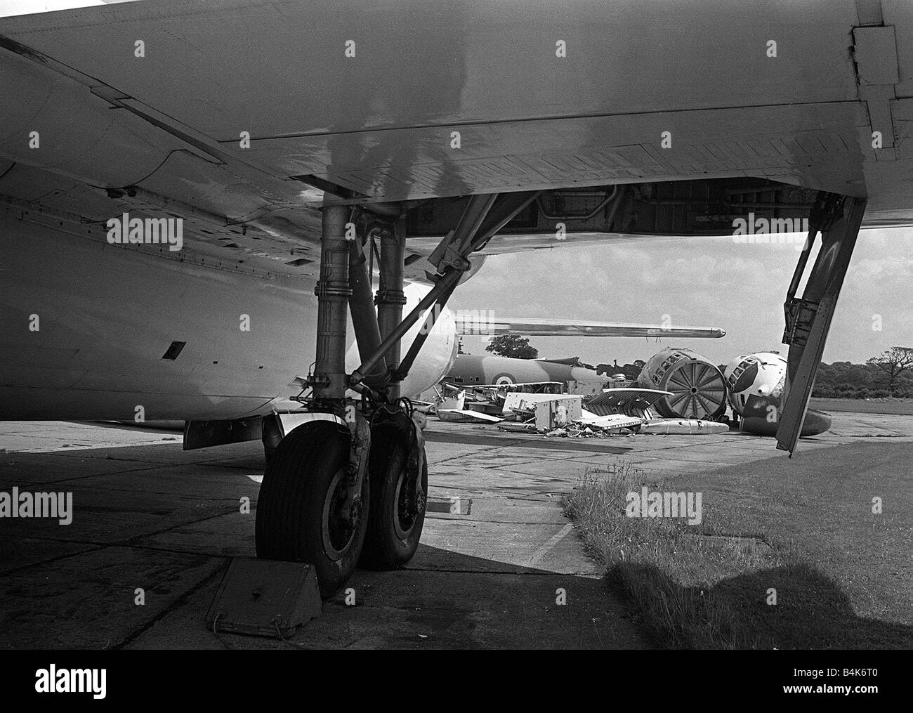 Aircraft Vickers Valliant Scrapped Aug 1965 Vickers Valliant V force ...