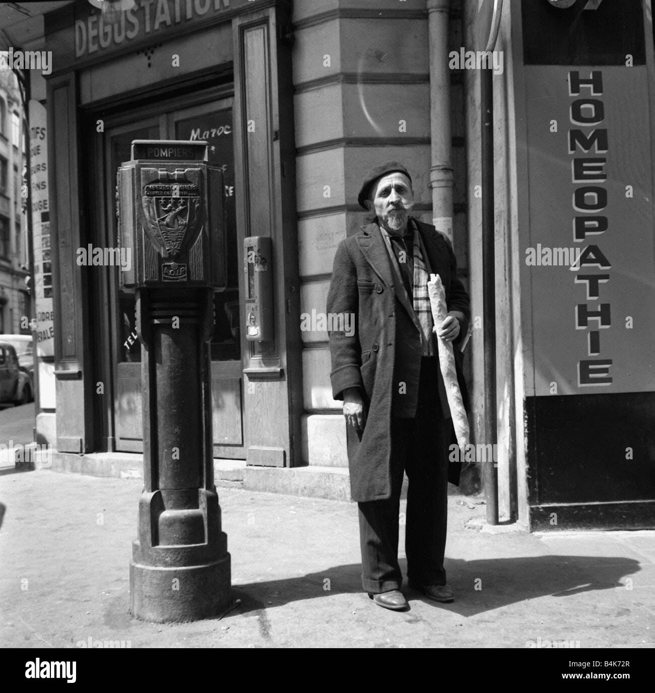 Parisian 1960s hi-res stock photography and images - Alamy