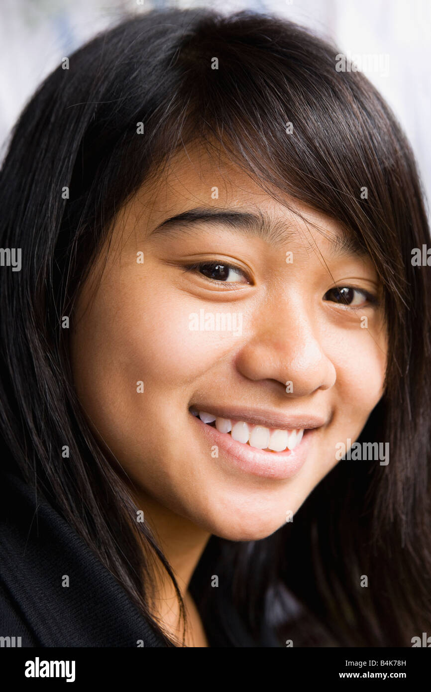 Asian teenage girl smiling Stock Photo - Alamy