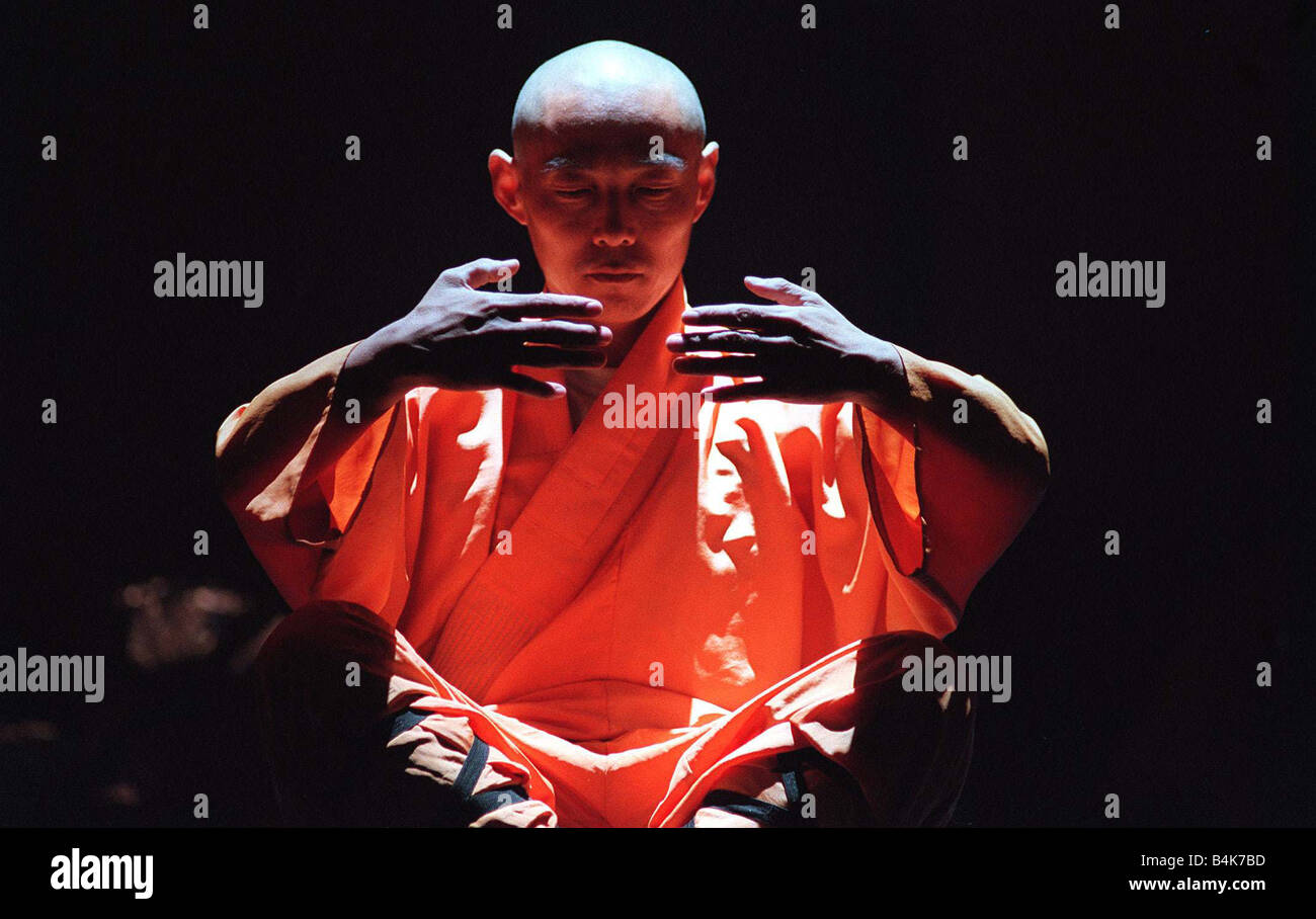 Shaolin Monks of China Royal Albert Hall Practice Chi Gong Stock Photo ...