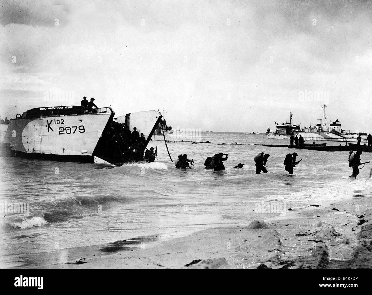 Canadian soldiers ww2 hi-res stock photography and images - Alamy