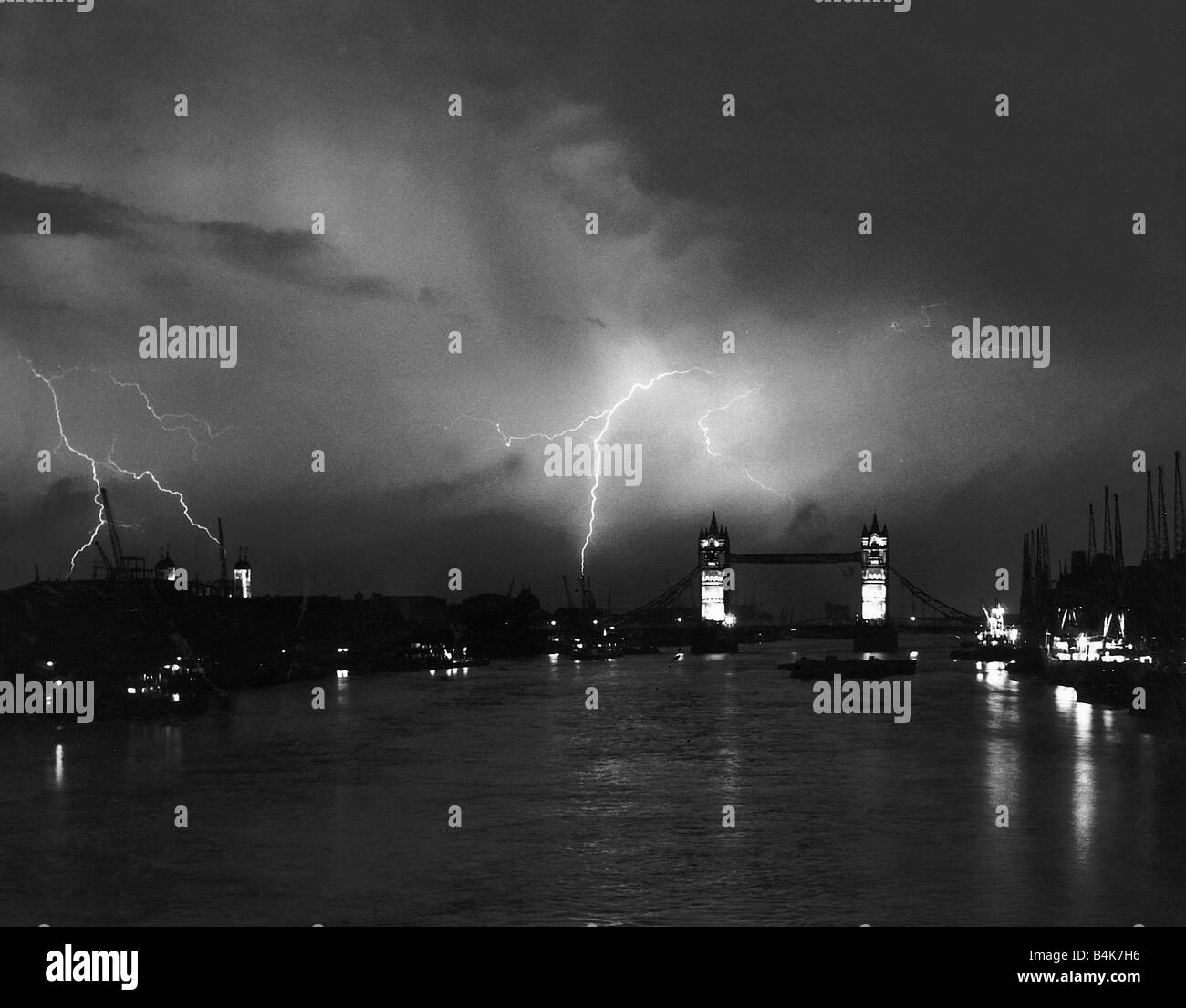 Bridge check Black and White Stock Photos & Images - Alamy