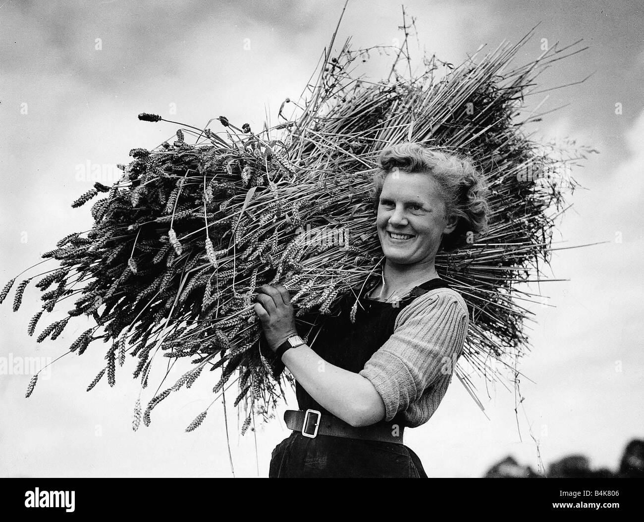 Women during WW2 Kathleen Joyce has 28 days Agricultural Leave and is ...