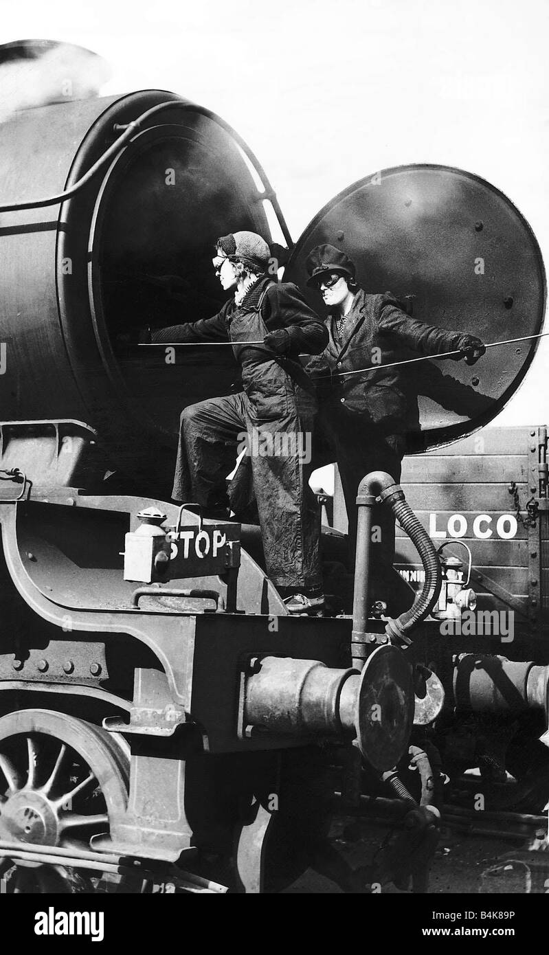 Women railway workers clean out a steam engine boiler during WW2 1942 ...