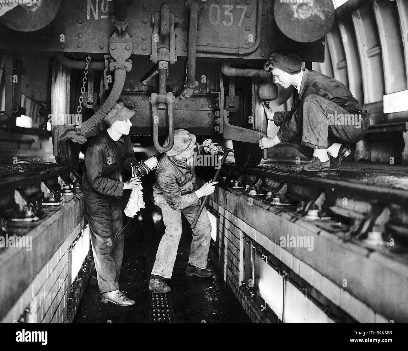 World war two war effort ww2 women working employment occupations hi ...