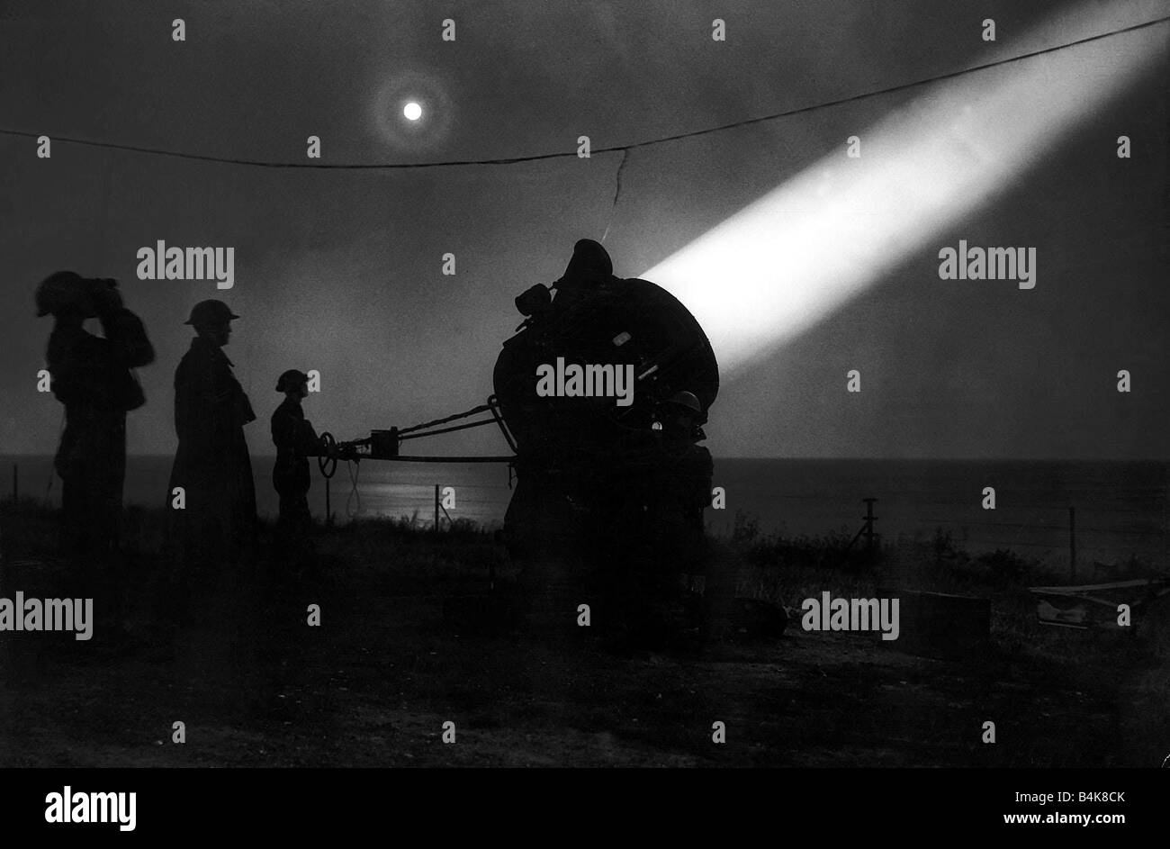 Search light ww2 hi-res stock photography and images - Alamy