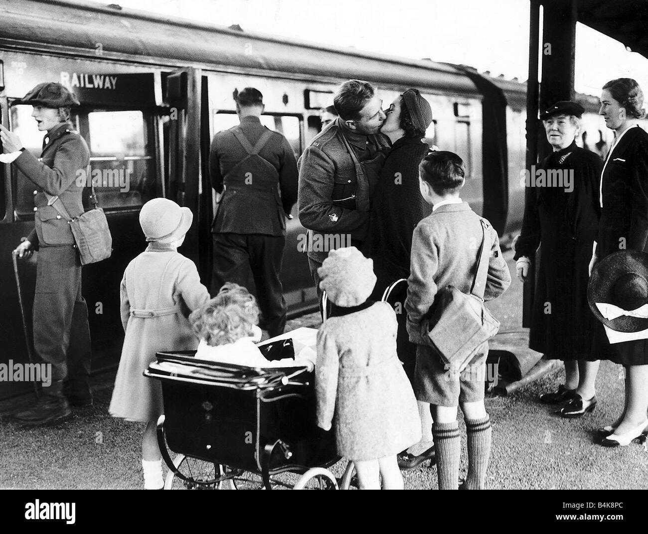 Soldier Goodbye Stock Photos & Soldier Goodbye Stock Images - Alamy
