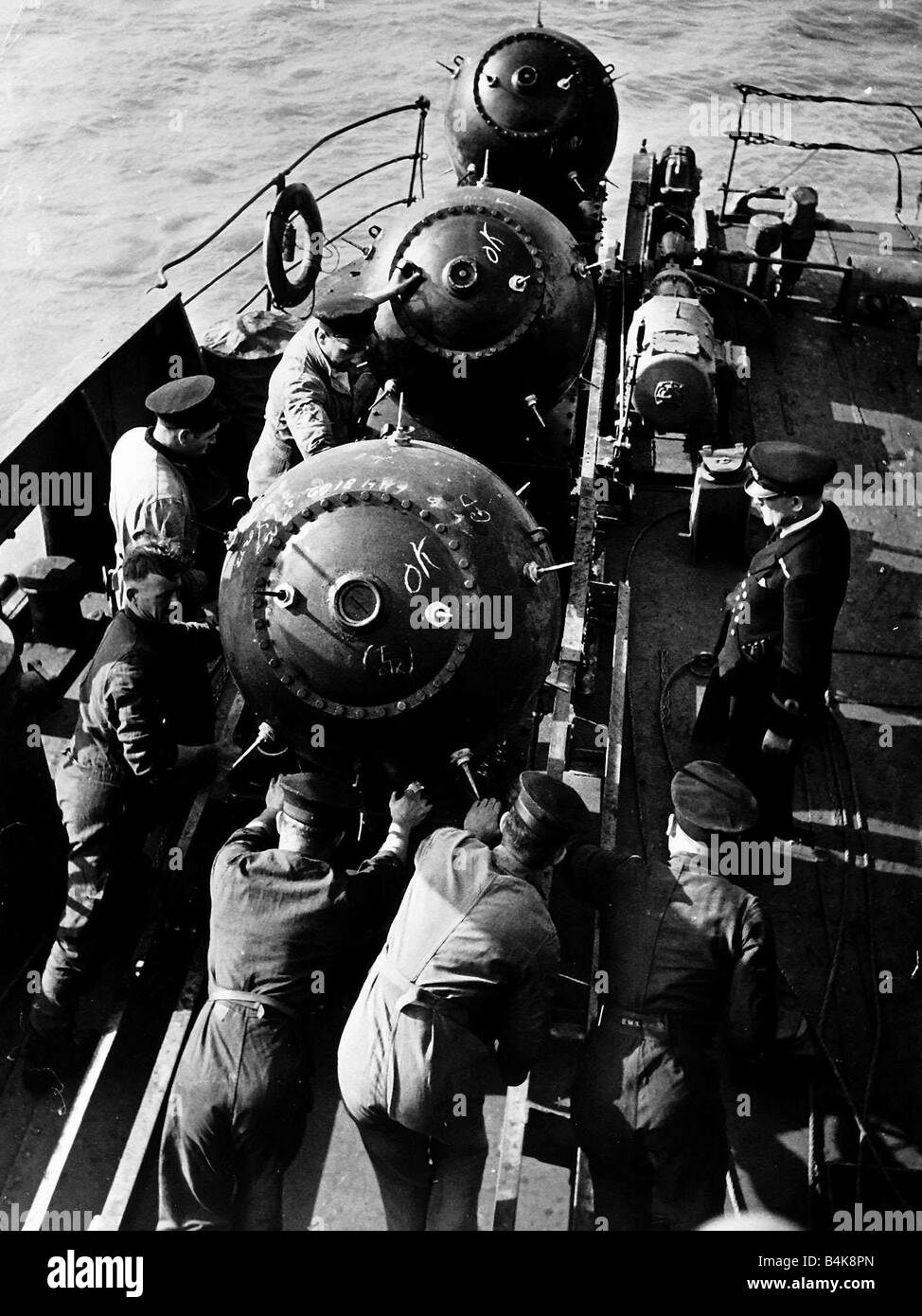 Royal navy ship ww2 hi-res stock photography and images - Alamy