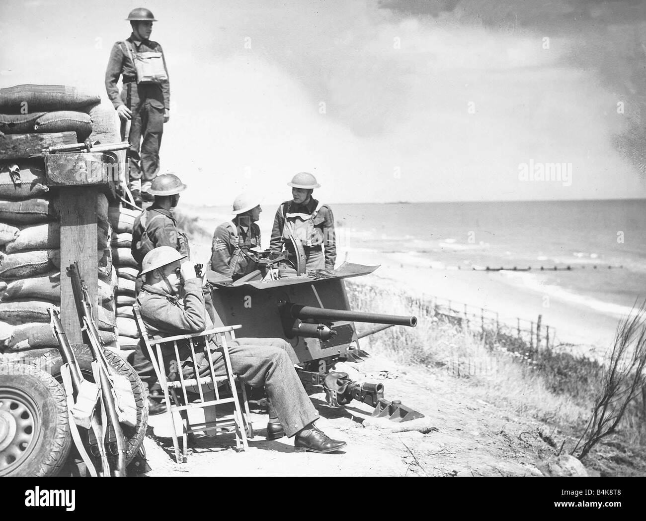 Defences britain ww2 Black and White Stock Photos & Images - Alamy