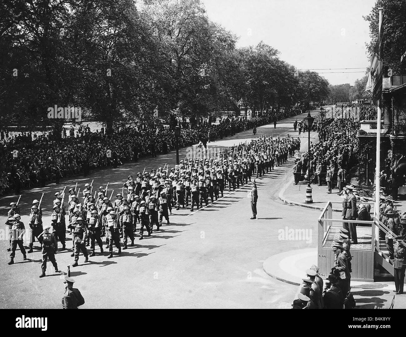 WW2 Home Guard parade May 44 before HM the King in Hyde Park Stock ...