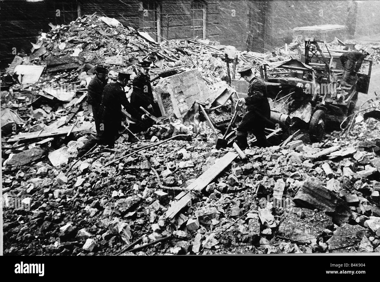 WW2 Rescue workers search rubble Dec 1940 of a building in City Road ...