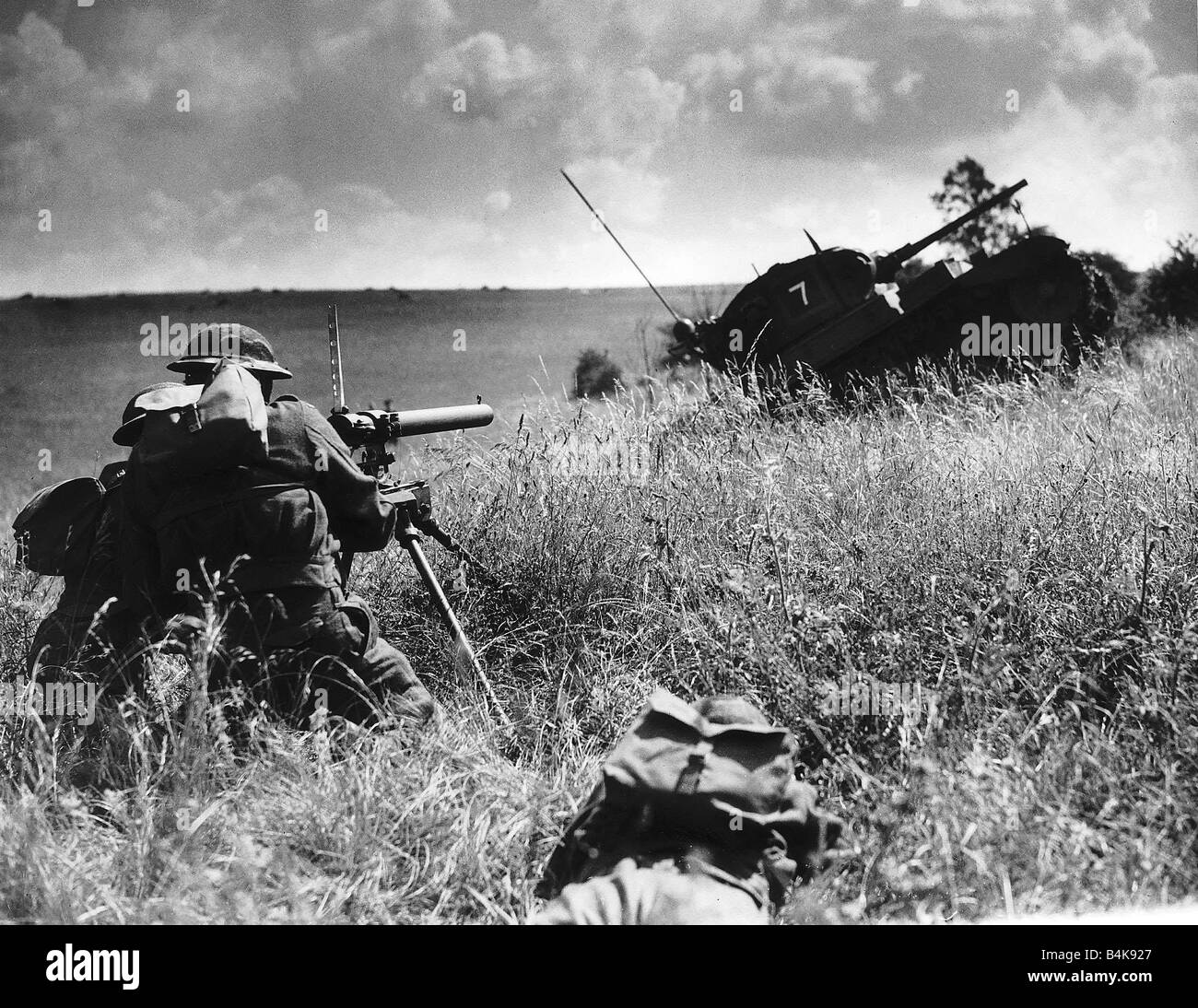 Anti tank gun hi-res stock photography and images - Alamy